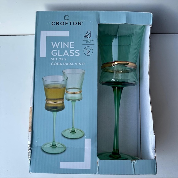 Croton | Dining | Crofton Set Of 2 Green Ribbed Wine Glasses Gold Rim ...